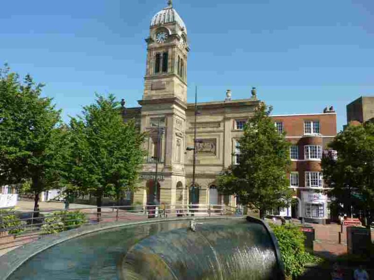Top 10 things to do in Derby | Derby Cathedral | Musums | Parks
